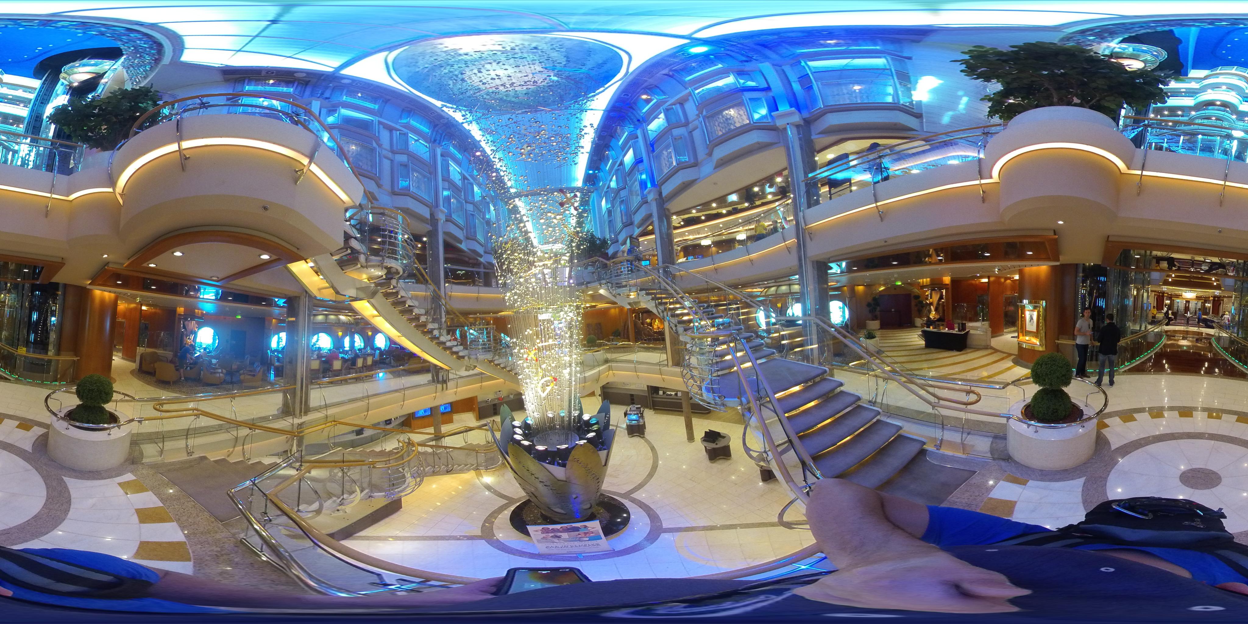 Navigator of the Seas Centrum on Momento360