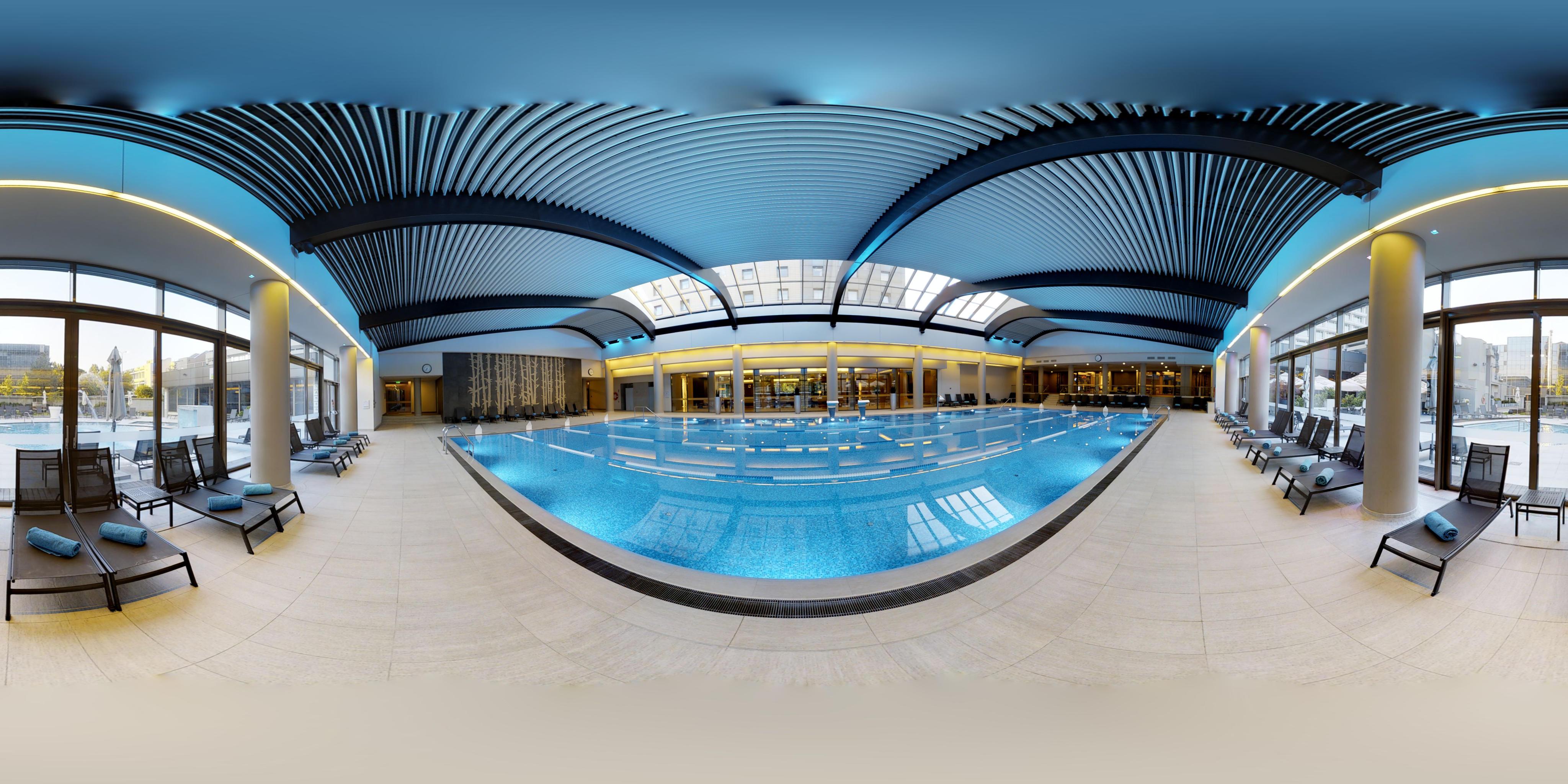 360 Pool Interior on Momento360