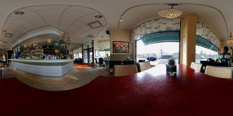 Café Manuela on Momento360