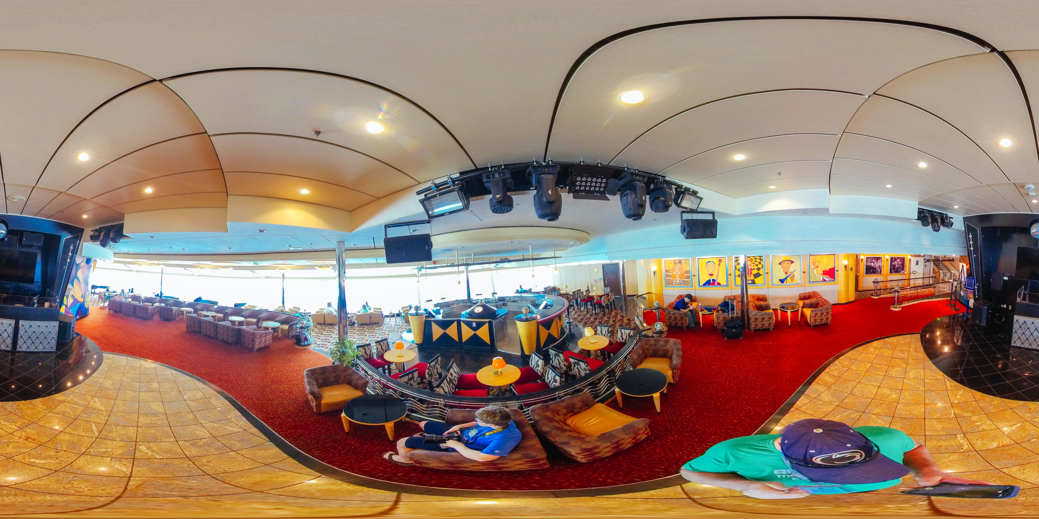 Navigator of the Seas Cosmopolitan Club on Momento360